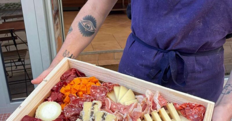 Paris: Cheese and Wine Tasting Experience in Montmartre - Key Points