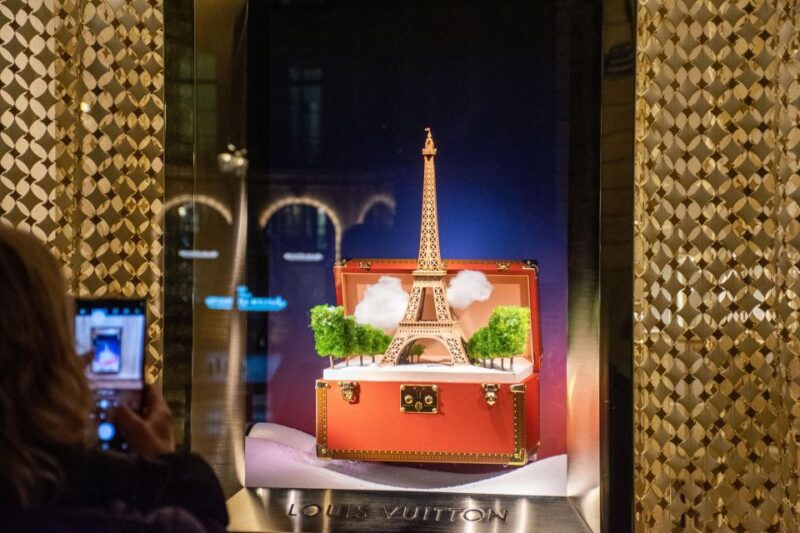 Paris Christmas Lights Walking Tour with Local Guide - Who Should Consider This Tour?