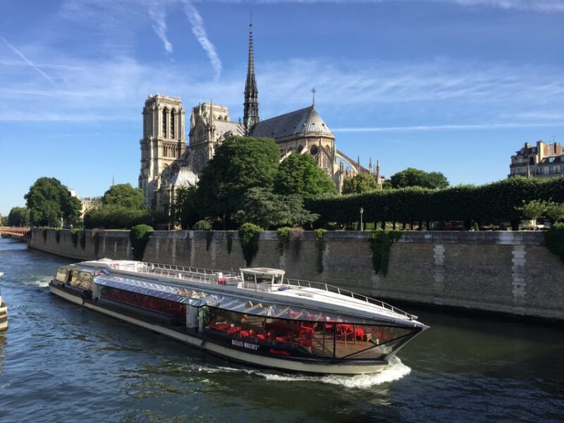 Paris : Christmas Special Lunch Cruise on the Seine River - Key Points
