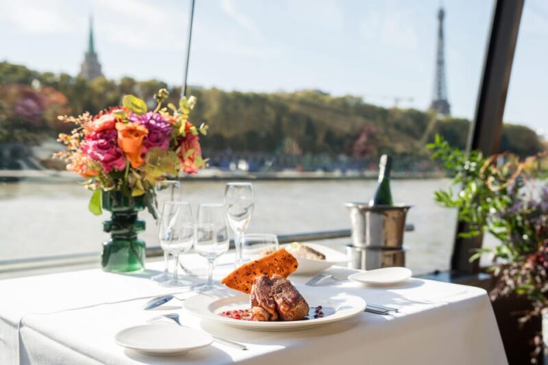 Paris : Christmas Special Lunch Cruise on the Seine River - FAQs
