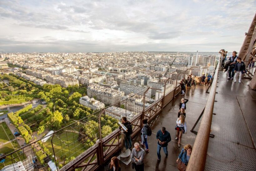 Paris: City Tour by Bus with Eiffel Tower & Optional Summit - Key Points