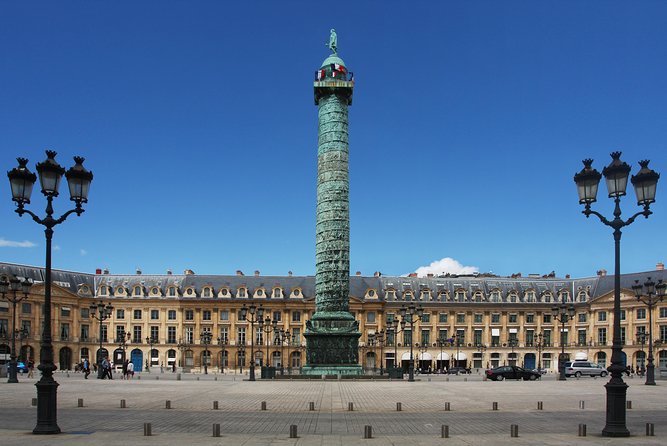 Paris City Tour by Coach With Sightseeing Seine River Cruise - Key Features