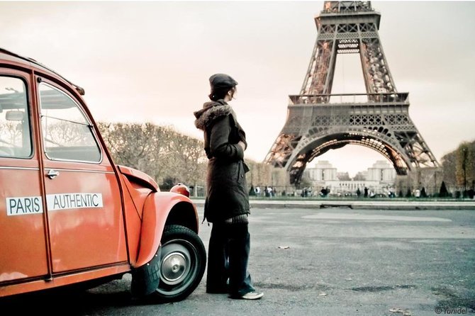 Paris Classic Tour in 2CV - Private Tour Experience