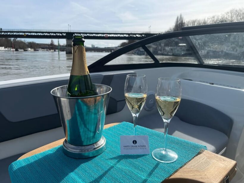 Paris : croisière privée Seine, bateau moderne - 2 heures - What Makes This Seine Cruise Stand Out?