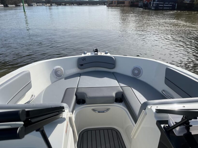 Paris : croisière privée Seine, bateau moderne - 2 heures - What’s Included and Practical Details