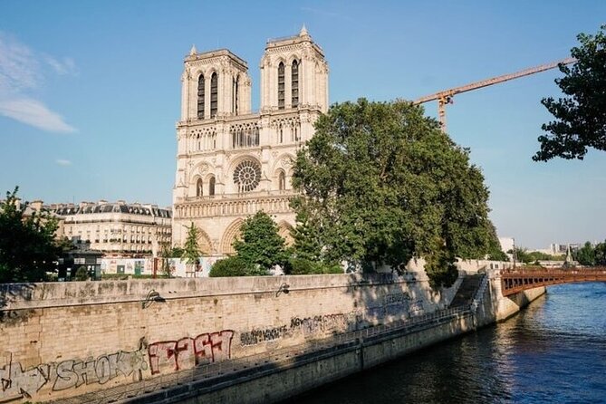 Paris Day Tour With Eiffel Tower, Louvre and Cruise Max 6 People - Exploring the Eiffel Tower