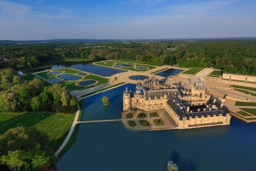 Paris: Domaine de Chantilly Private Tour in a Mercedes Van - A Close Look at the Château de Chantilly
