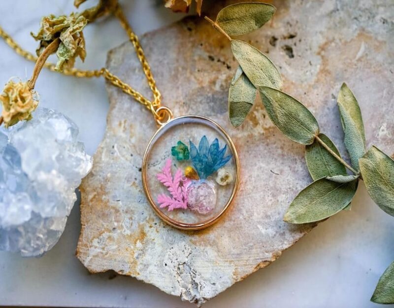 Paris: Duo Resin Jewelry Workshop (Necklace & Earrings) - Introduction