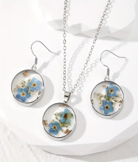 Paris: Duo Resin Jewelry Workshop (Necklace & Earrings) - What Makes This Workshop Special?