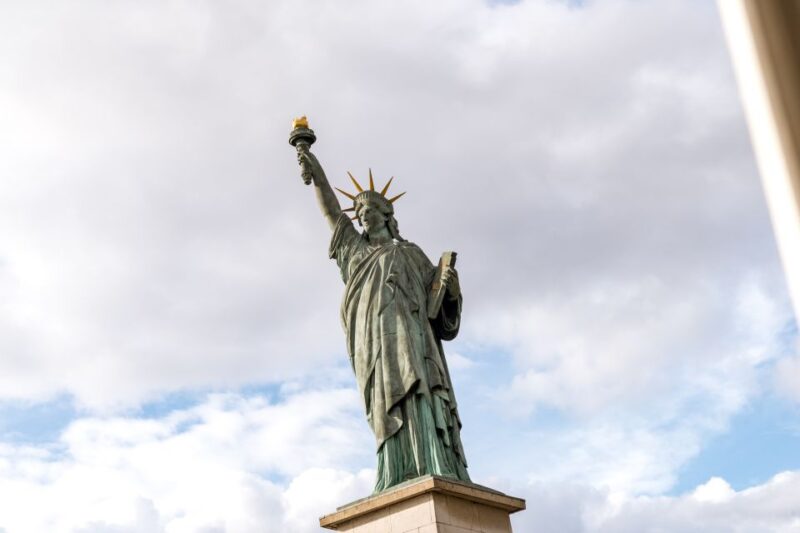 Paris: Early Evening Dinner Cruise on the River Seine - A Detailed Look at the Experience