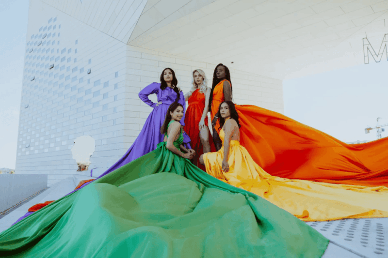 Paris: Eiffel Tower Glamor Photoshoot with Dress Options - Key Points