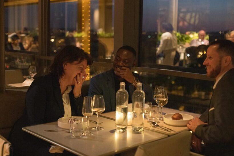 Paris: Elegant Dinner with Drinks in the Eiffel Tower - Key Points