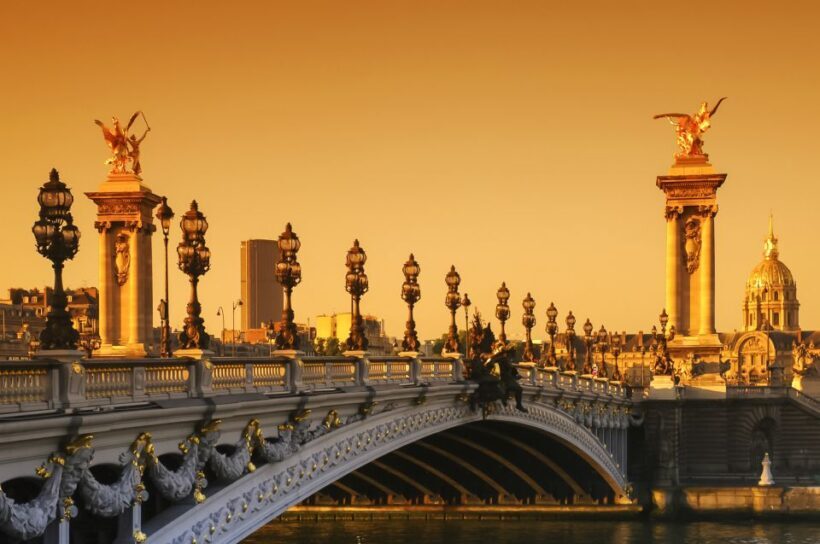 Paris: Evening Sightseeing Tour and Moulin Rouge Show - FAQ