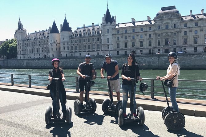 Paris: Experience Segway Top Highlights Small Group 2 Hours - Admiring the Eiffel Tower