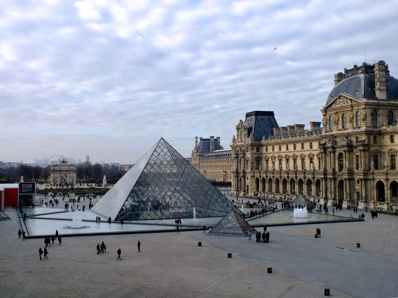 Paris: Express Walk with a Local in 90 minutes - Why This Tour Offers Good Value