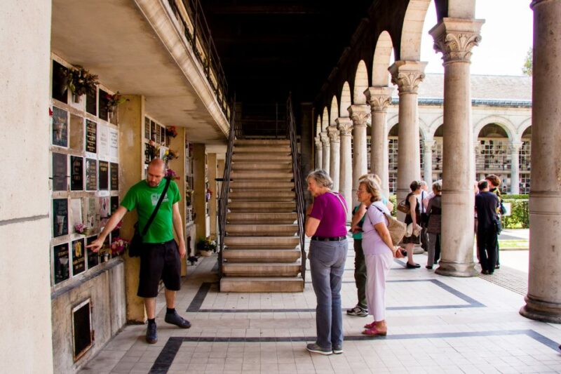 Paris: Famous Graves of Pere Lachaise Cemetery Guided Tour - Significance of Père Lachaise Cemetery