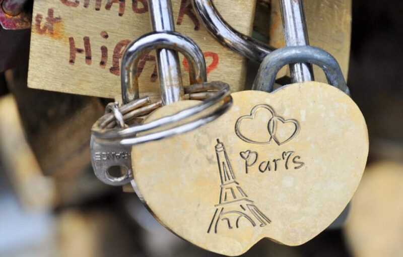 Paris for First-Timers – From Notre-Dame to the Louvre - Crossing the Pont Neuf and Pont Des Arts