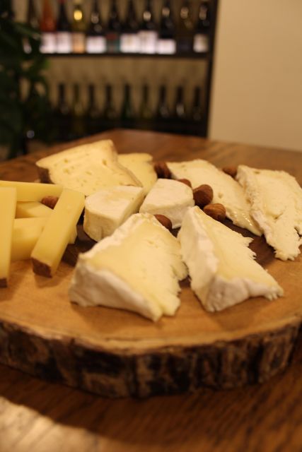 Paris: French Wine and Cheese Guided Tasting - The Venue and Logistics