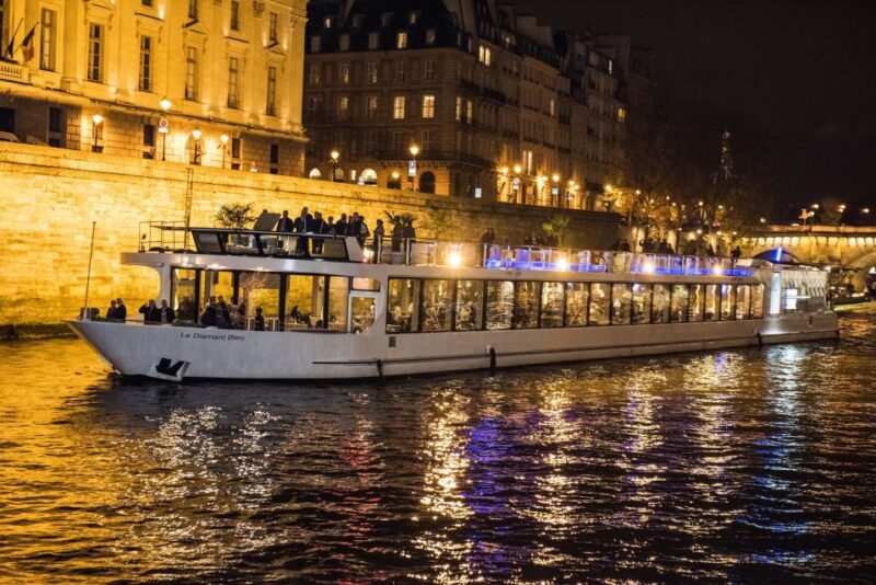 Paris: Gourmet Dinner Cruise on Seine River with Live Music - Entertainment and Atmosphere