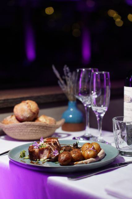 Paris: Gourmet Dinner Cruise on Seine River with Live Music - The Crowd and Group Size