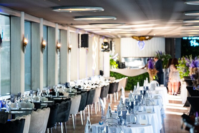 Paris Gourmet Dinner Seine River Cruise with Singer and DJ Set - Entertainment and Atmosphere