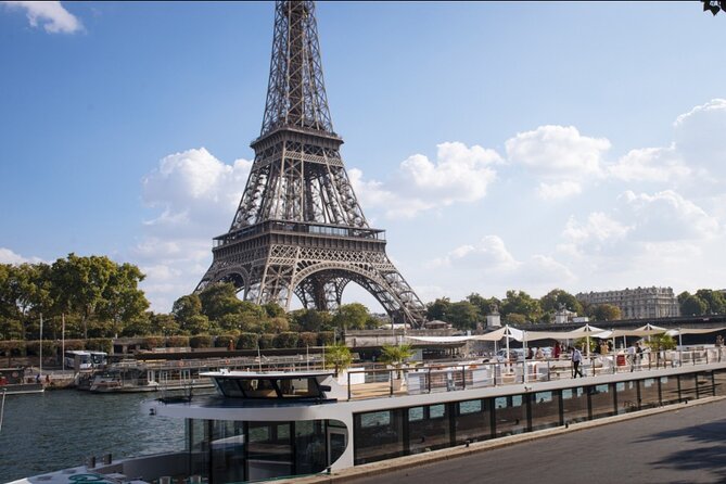 Paris Gourmet Dinner Seine River Cruise with Singer and DJ Set - Practical Tips and Considerations
