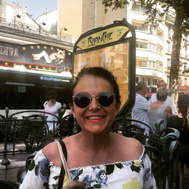 Paris Gourmet: Food Tour in South Montmartre - The Personal Touch: Guides and Authenticity