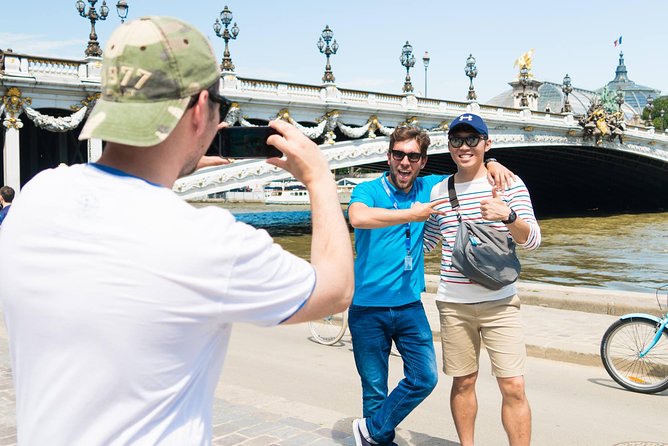 Paris Highlights Bike Tour: Eiffel Tower, Louvre and Notre-Dame - Place de la Concorde