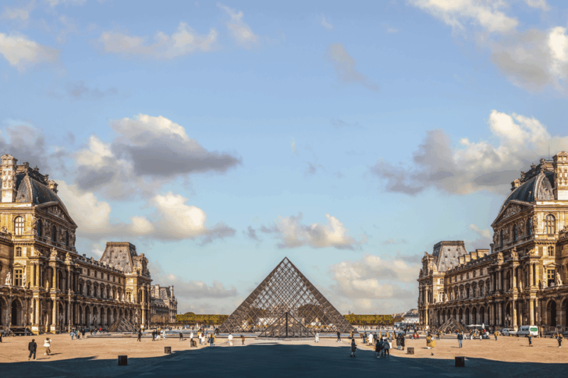Paris Historic Islands Walk: Seine, Notre Dame & Louvre View - Key Points