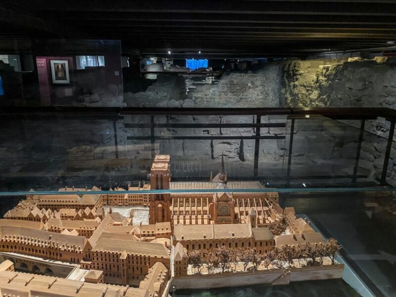 Paris: Île de la Cité and Notre Dame Walking Tour With Crypt - Who Should Consider This Tour?