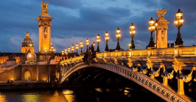 Paris: Illuminated Walking Tour - Tour Highlights and Itinerary