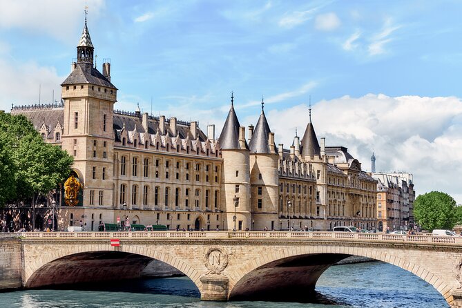 Paris in a Day VIP and Private Tour with Pick-Up and Drop-Off - FAQ