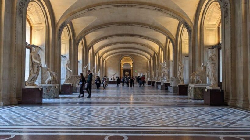 Paris : Late Night Louvre Tiny Group Tour - FAQ