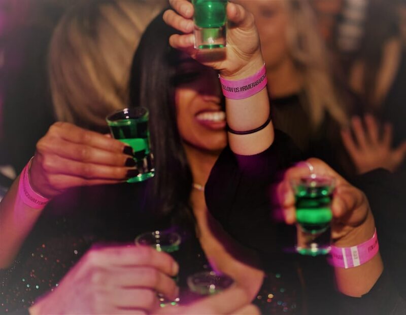 Paris: Latin Quarter Guided Pub Crawl to Bars and Clubs - Exclusive Drink Deals