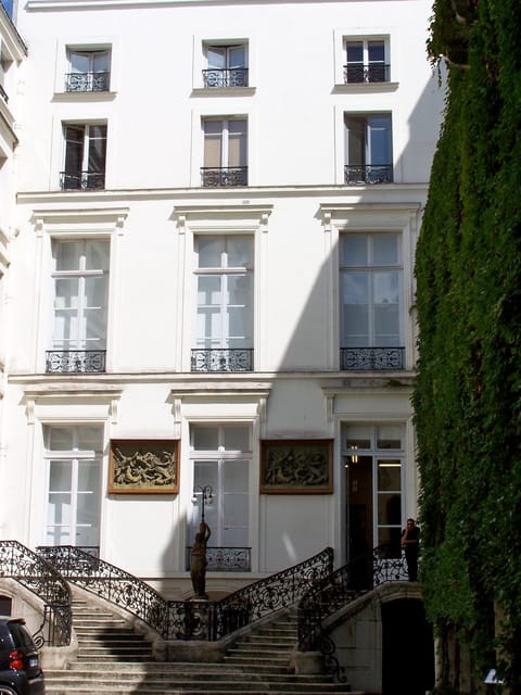 Paris: Le Marais Contemporary Art Trail Walking Tour - Key Points
