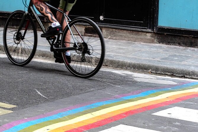 Paris Le Marais Hidden Gems Small Group Tour With Cruise Option - Visiting Unique Landmarks