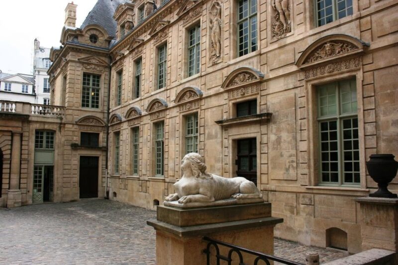 Paris: Le Marais Highlights Guided Small Group Walking Tour - Visiting the Jewish Quarter and Holocaust Memorial