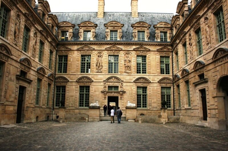 Paris: Le Marais Highlights Guided Small Group Walking Tour - What You Can Expect