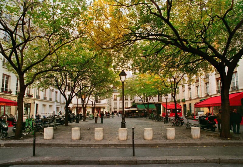 Paris: Le Marais Highlights Walking Tour in a Small Group - The Old-World Charm of Place des Vosges