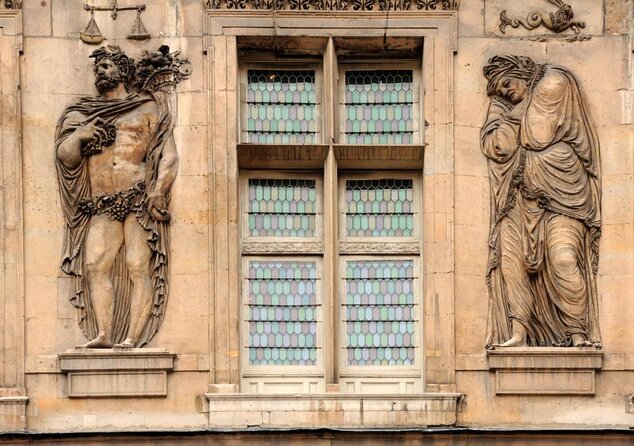 Paris Le Marais Historical Walking Tour with Wine and Cheese Tasting - Who Should Consider This Tour?