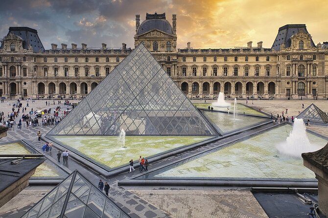 Paris Louvre Museum with 1/2/3 Days HOHO Combos - The Art and Landmarks