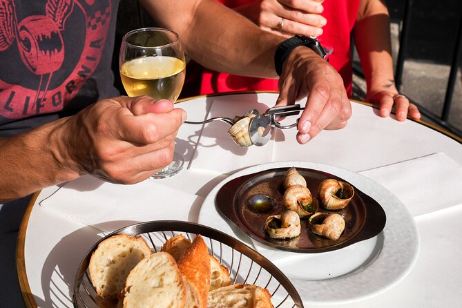 Paris: Montmartre Food Tour With History & Highlights - Sightseeing Itinerary