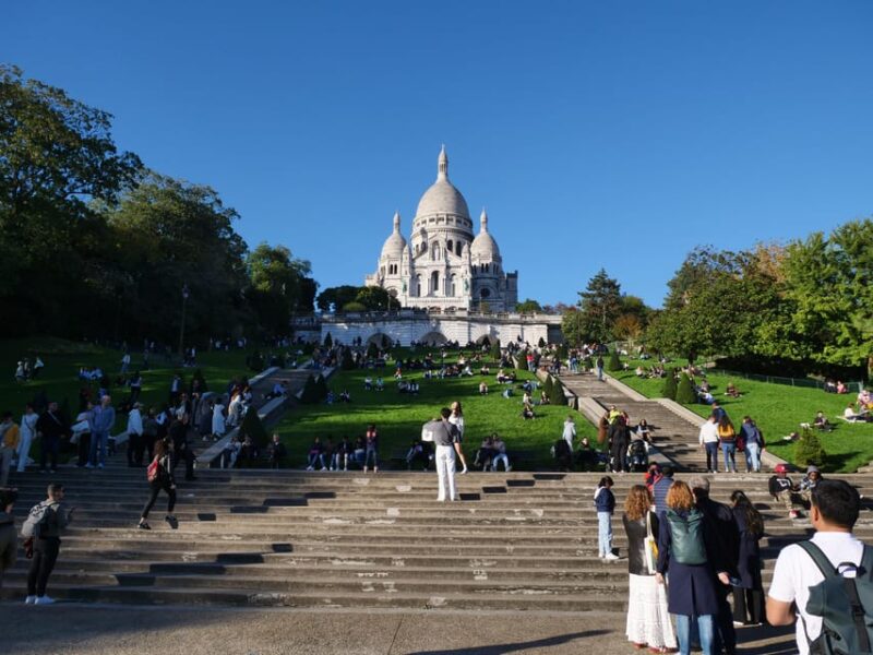 Paris: Montmartre Must-See Walking Tour With a Local Guide - Key Points