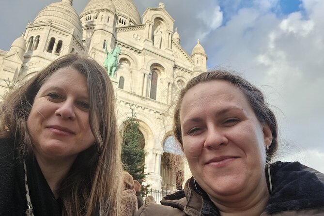Paris (Montmartre) Scavenger Hunt and Sights Self-Guided Tour - Enhancing Your Paris Adventure With the App