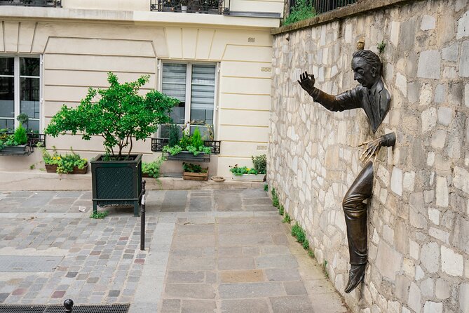 Paris - Montmartre Small Group Walking Tour With a True Local - Traveler Feedback and Recommendations