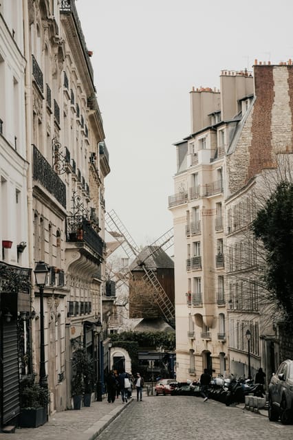 Paris: Montmartre Walking Tour with Official Local Guide - FAQs