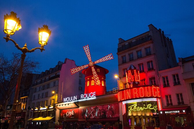 Paris Moulin Rouge Dinner Show - Dress Code and Attire Expectations