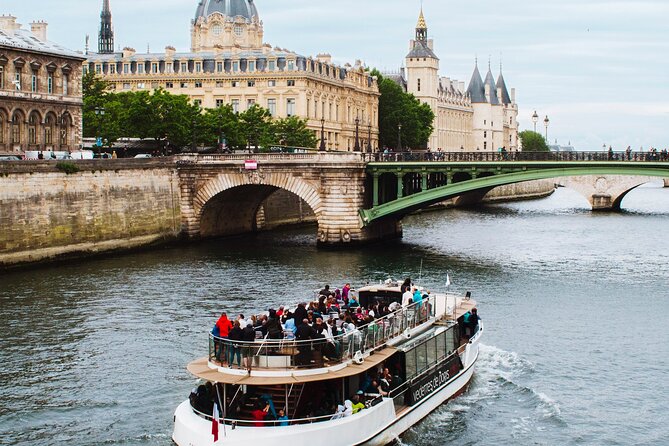 Paris - One Hour Seine River Cruise With Recorded Commentary - Cruise Itinerary and Schedule