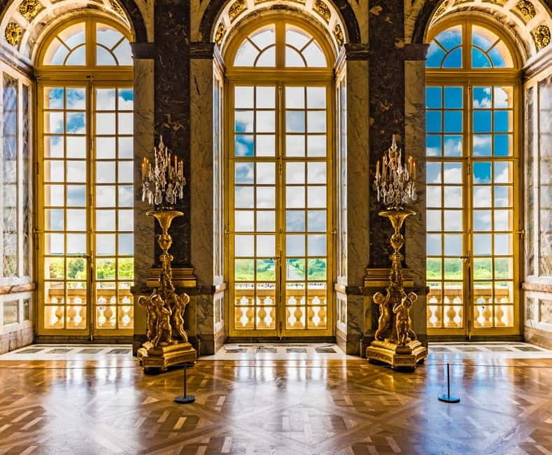 Paris: Palace of Versailles Guided Tour with Bus Transfers - The Monet Experience in Giverny (Optional Upgrade)