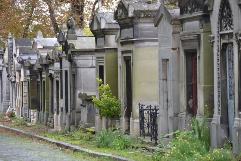 Paris: Pere Lachaise Cemetery Guided Tour in French - What To Expect During the Tour